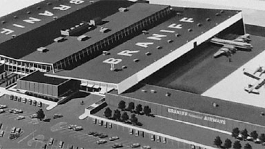 Former Braniff Airways employees tour Love Field facilities - Dallas ...