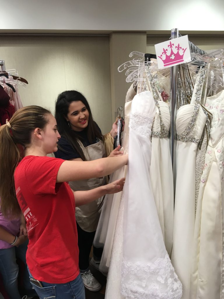 Find your dream prom dress with Dallas Public Library - Dallas City News